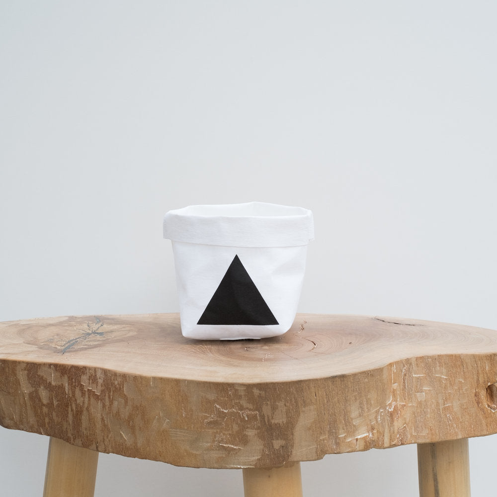 Geometry Storage Container: Triangle (S), Black or White – Otto Finn